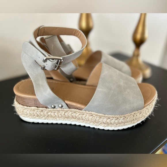 Soda | Shoes | Soda Topic Gray Platform Sandals Sz 85 | Poshmark
